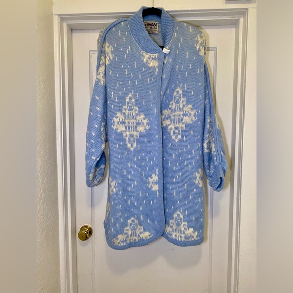Tundra | Sweaters | Euc True Vintage 98s Tundra Canada 100 Wool ...